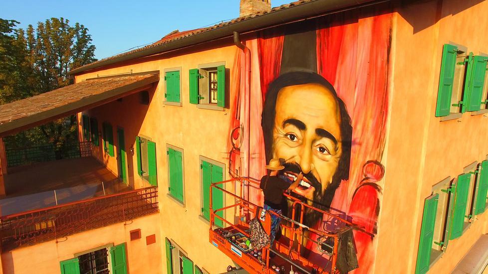 Modena, a Casa Pavarotti torna il sorriso di Big Luciano - Gazzetta di ...