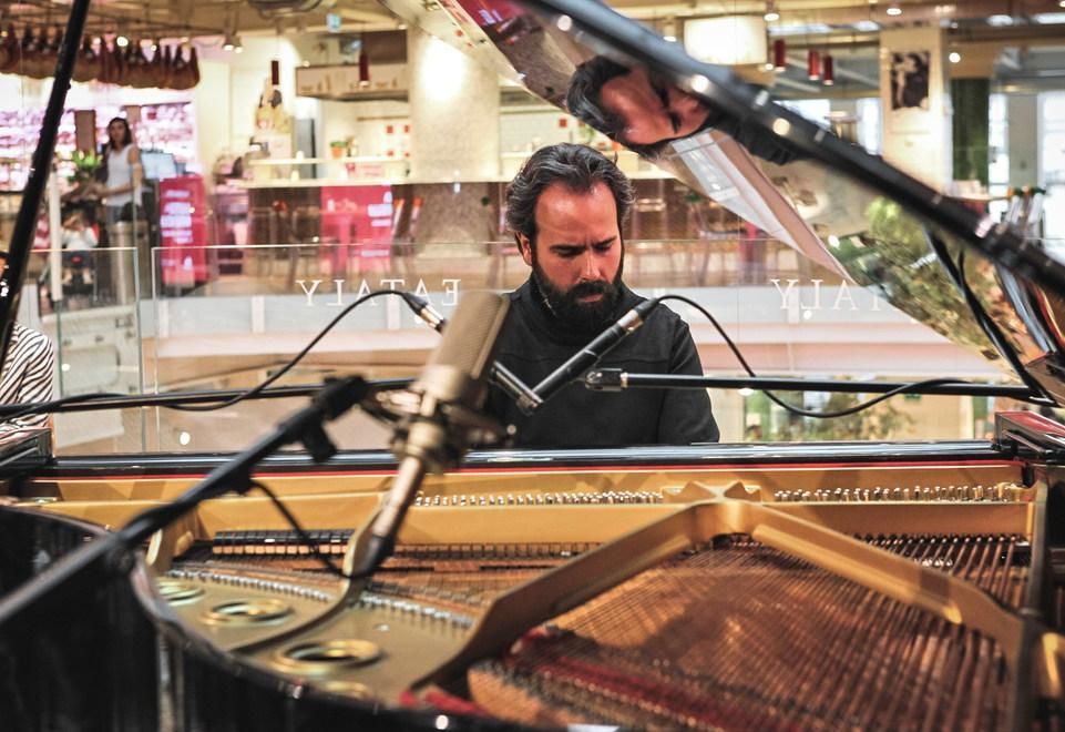 “The Awakening” di Luca Morelli: viaggio interiore per piano solo ...