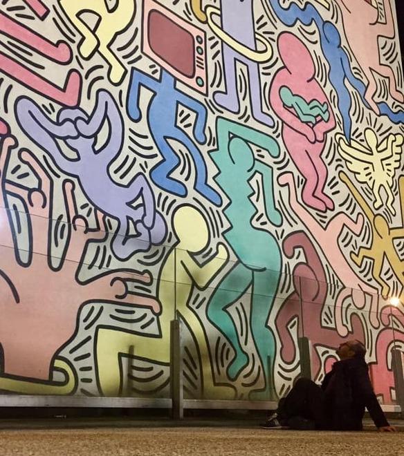 Dario Danti si siede di fronte a Tuttomondo in polemica con Sgarbi - Il ...