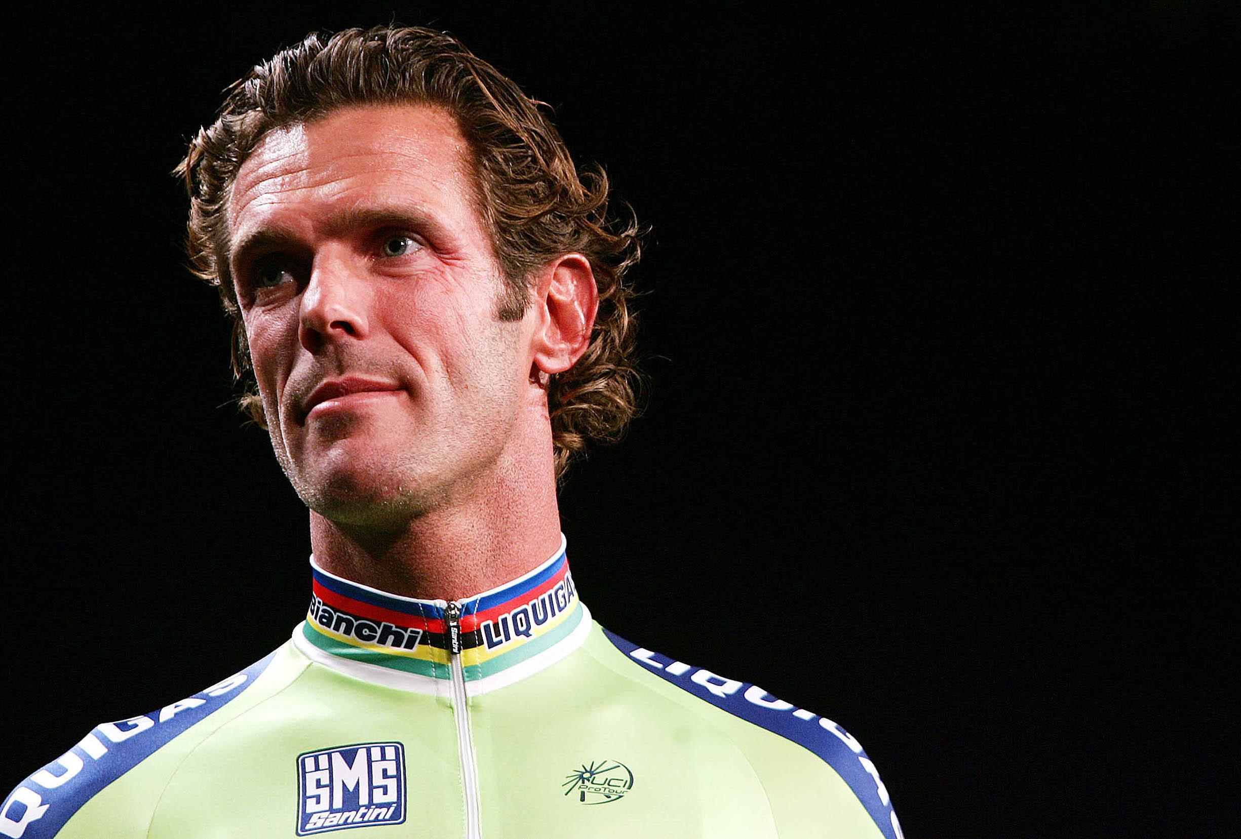 Mario Cipollini a processo per lesioni e minacce alla sorella - Il Tirreno