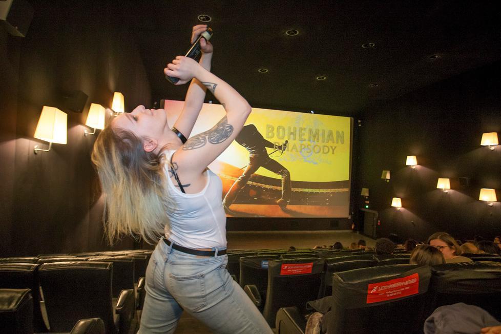 Modena, fotoracconto di un pomeriggio al cinema Victoria a cantare con ...