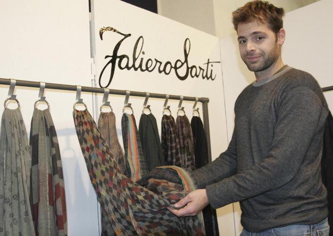 I foulard di Faliero Sarti volano in Giappone - Il Tirreno