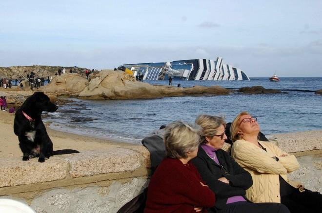 Giglio, isola invasa dai curiosi - Il Tirreno