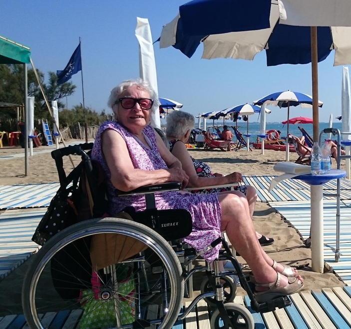 Da giovane “angelo del fango” ad arzilla vecchietta di 106 anni - Il ...