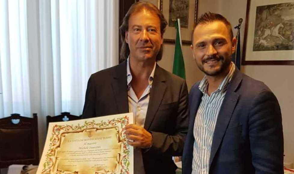 Pergamena speciale al maestro Innocenti musicista a Parigi - Il Tirreno