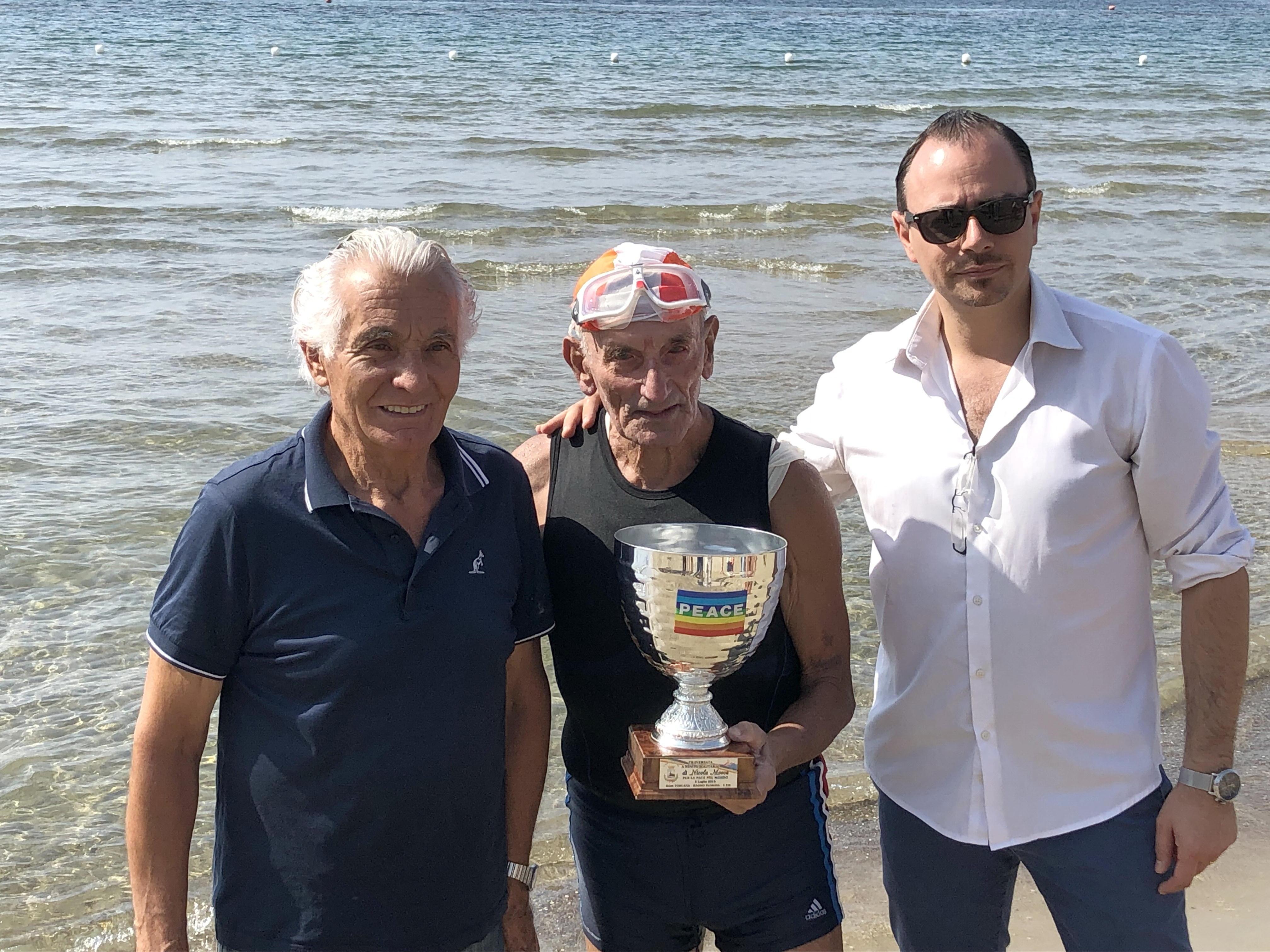 Nicola Mosca stupisce ancora: a 84 anni un'altra supertraversata Il Tirreno