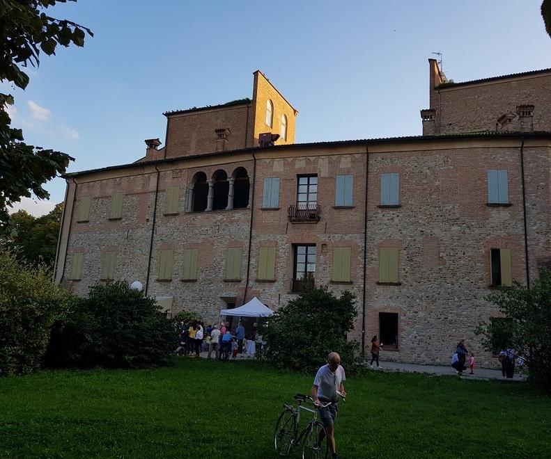 Al castello di Arceto la Rostaria dopo 25 anni cambia la gestione ...