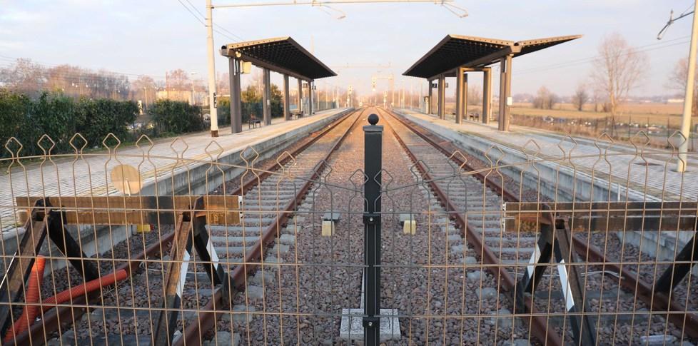 La metropolitana di superficie dove passano cinque treni al giorno ...