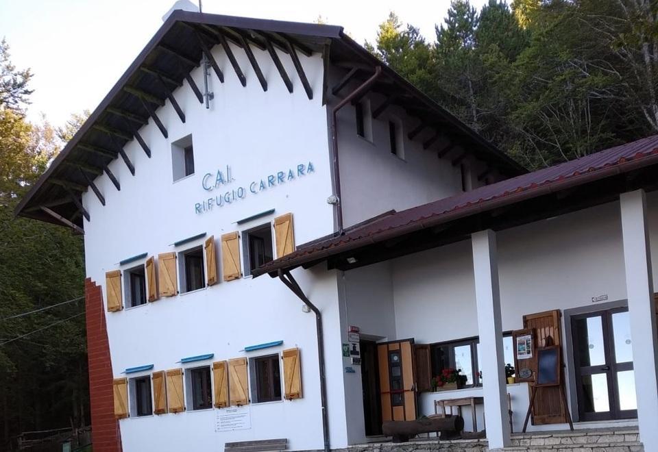 Passeggiate al fresco e buon cibo. E così Campocecina fa il pienone ...