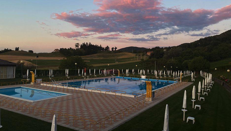 L’estate delle piscine. In montagna sono 8 tutte prese d’assalto ...