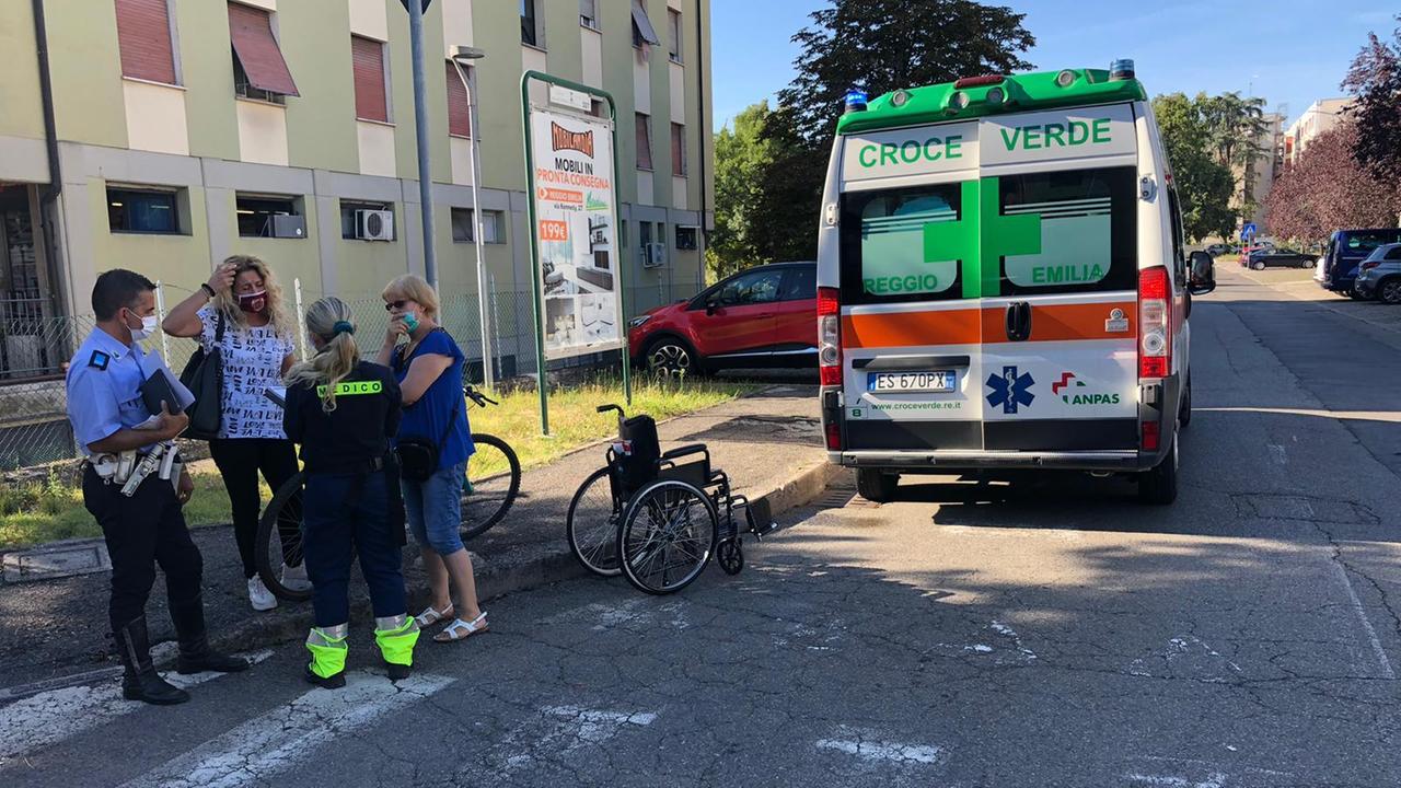 Reggio Emilia, anziana in sedia a rotelle investita da un'auto Gazzetta ... Reggio Emilia, anziana in sedia a rotelle investita da un'auto Gazzetta ...