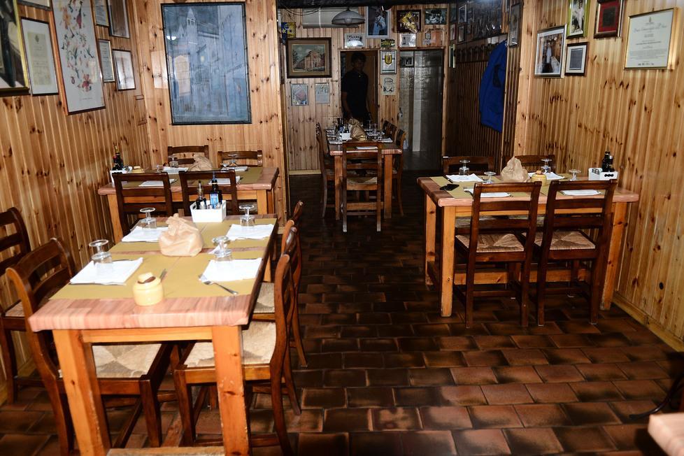 Bentornato Ermes! Ha riaperto la storica trattoria di via Ganaceto ...