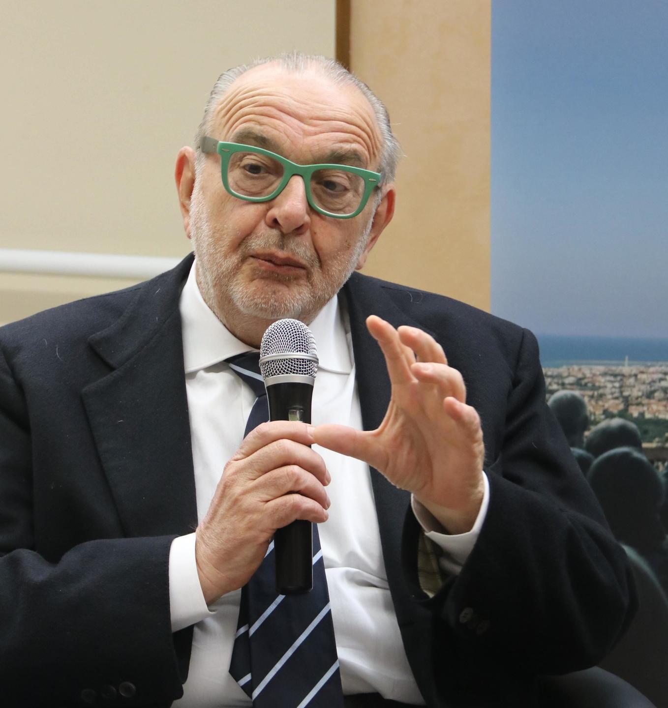 Il professor Bonuccelli va in pensione: «U n po' di nostalgia ma anche ...