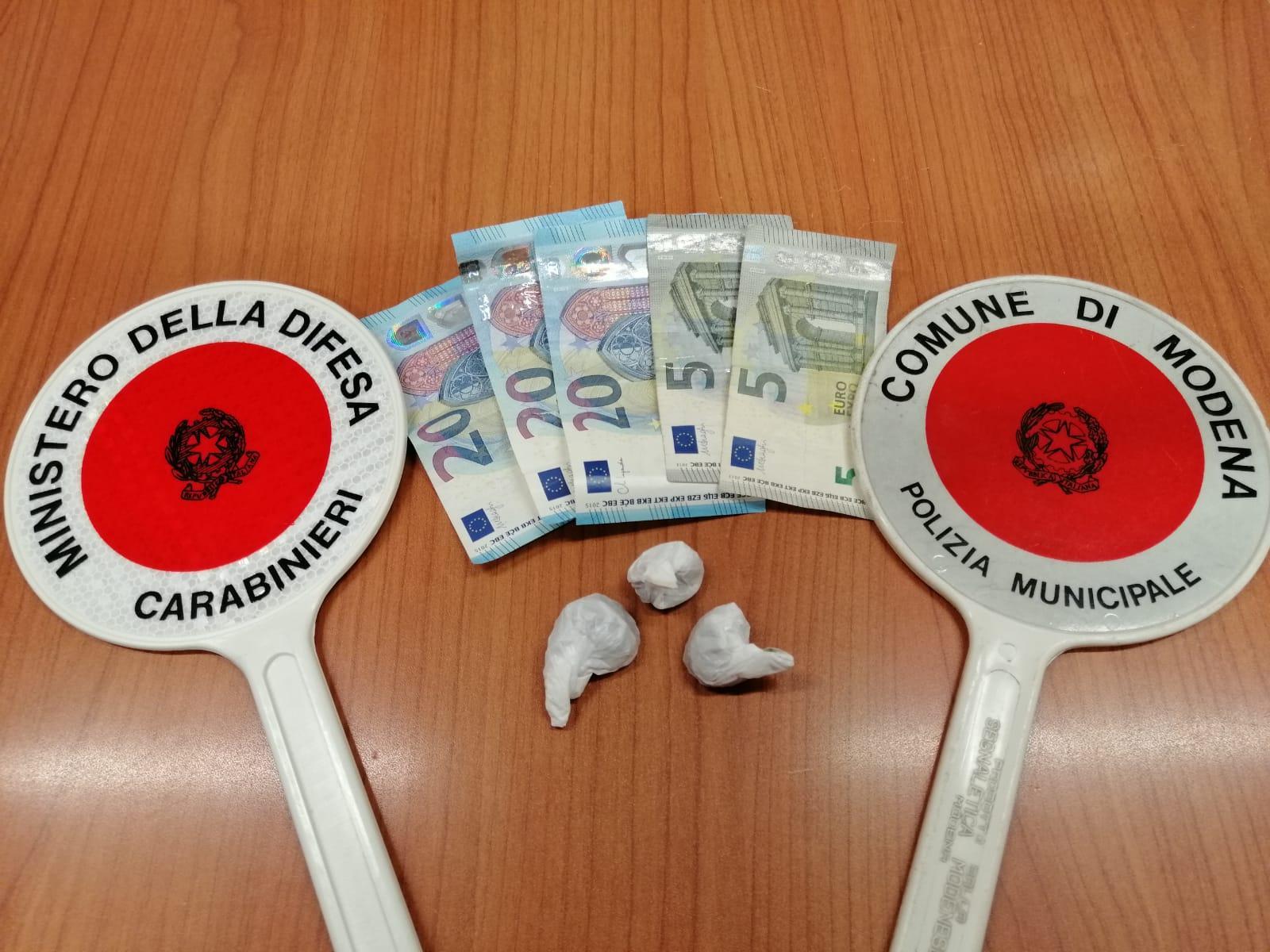 Modena, controlli di carabinieri e polizia locale: spacciatore ...