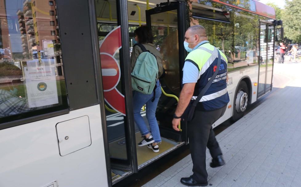 Per le necessarie verifiche servirebbe un controllore su ogni autobus o ...