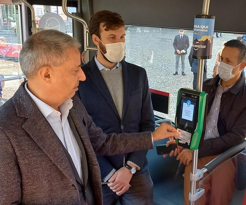Il biglietto è elettronico Sull’autobus si paga con carta di credito La ...