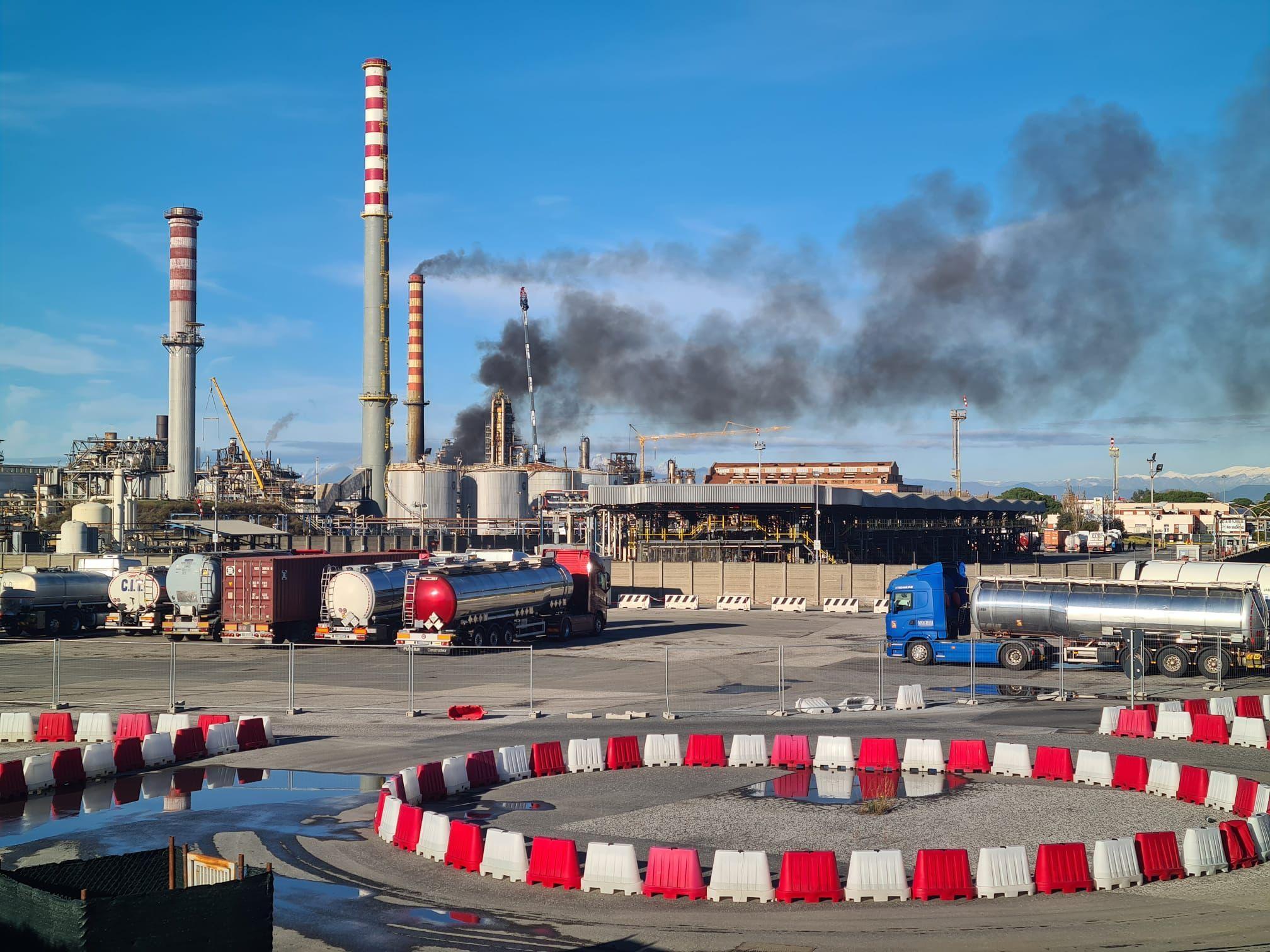 Rimane sotto sequestro il forno esploso dentro la raffineria Eni - Il ...