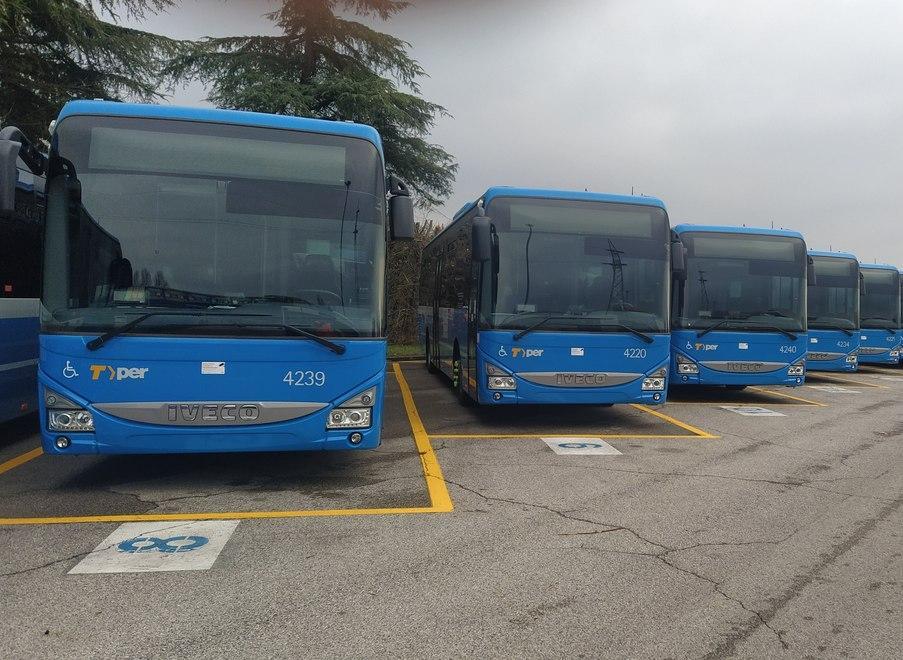 I nuovi bus di Tper Lunghi dodici metri e video-sorvegliati - La Nuova ...