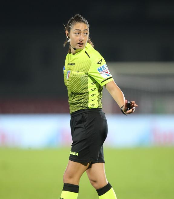 La livornese Maria Sole nella storia: è la prima donna ad arbitrare una ...