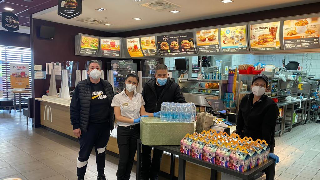 Cagliari, McDonald's dona 100 pasti caldi alla settimana - La Nuova ... Cagliari, McDonald's dona 100 pasti caldi alla settimana - La Nuova ...