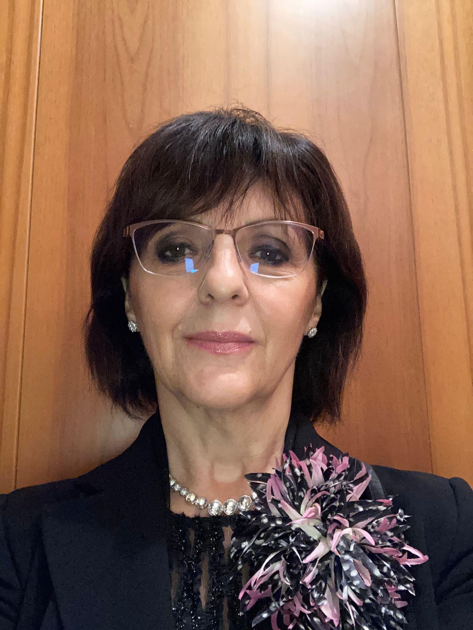 Nuovo riconoscimento per la sanità reggiana: la dottoressa Lucia ...