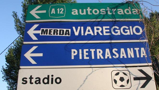 Viareggio “offesa” sui cartelli a Forte - Il Tirreno