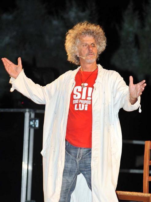 La comicità di Paolo Migone all’anfiteatro di Procchio - Il Tirreno