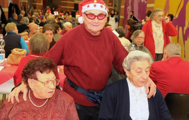 Un pranzo con chi è più solo per stare insieme nelle feste - Gazzetta ...