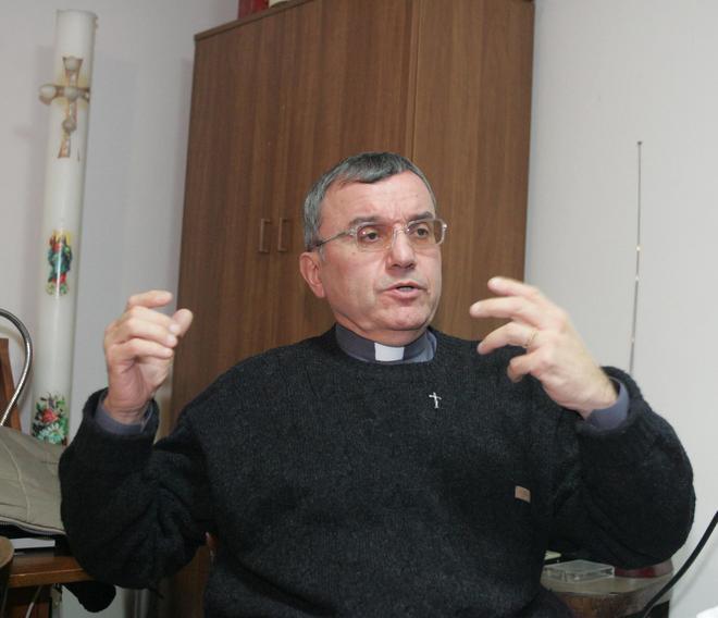 Sassuolo, Don Ermes sfida il diavolo: stasera è la festa dei santi non ...