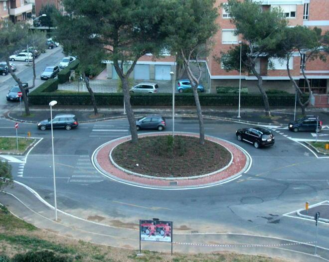 «Rotatoria irregolare», relazione choc dei vigili sul viale Sauro - Il ...