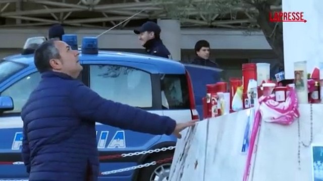 Papa Francesco, fedeli in preghiera davanti al Gemelli - Il Tirreno