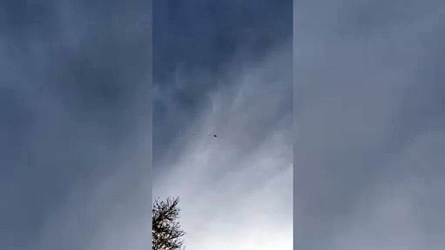 Roma, allarme bomba in volo: le immagini dell'aereo che atterra ...