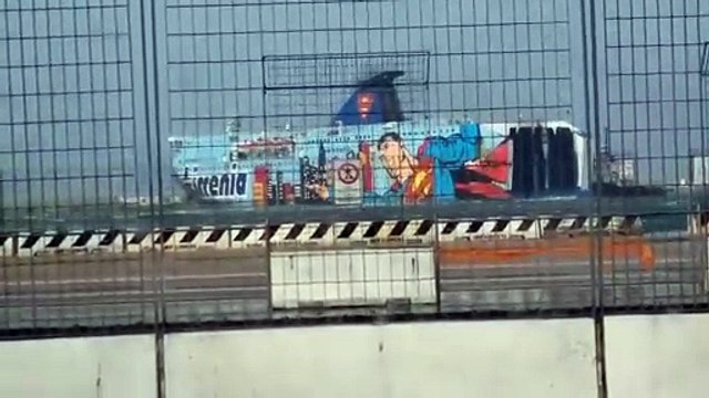 Raffiche di 100 km orari al porto: si rompono gli ormeggi della nave ...