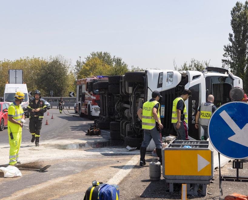 Autostrada tra Modena e Reggio Caselli chiusi e nuovi lavori: «Asfalto ...