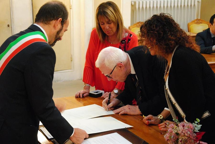 Si ritrovano dopo 55 anni: Anna Maria e Virginio da ex fidanzati a ...