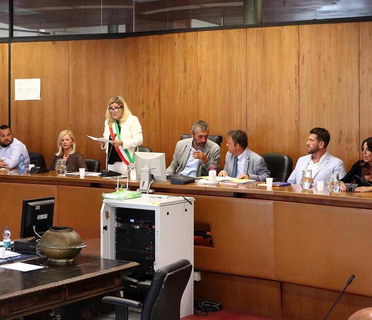 Carrara, primi malumori in maggioranza con i casi Gea Dazzi e Azione ...