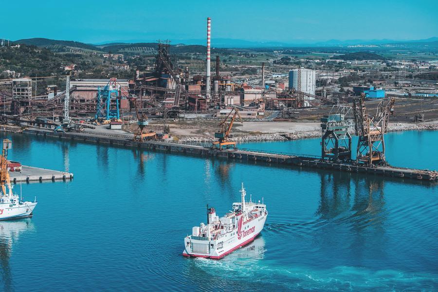 Gas, acciaio e fotovoltaico riscrivono il futuro del porto di Piombino ...