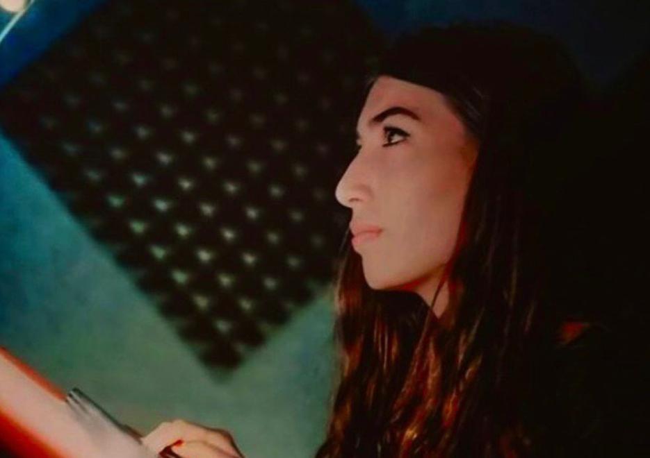 Rebecca, voce maremmana per la serie cult da 10 milioni di ...