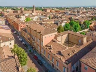 Carpi. In pieno giorno faccia a faccia con il ladro sulla porta di casa ...