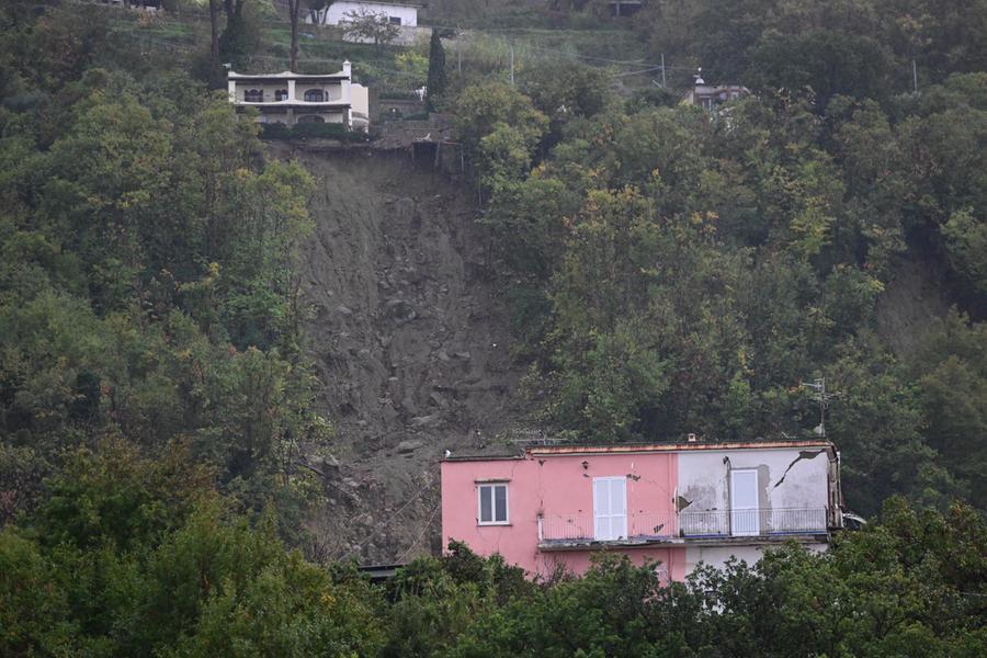 Frana a Ischia, Casamicciola devastata da un fiume di fango: tra paura ...
