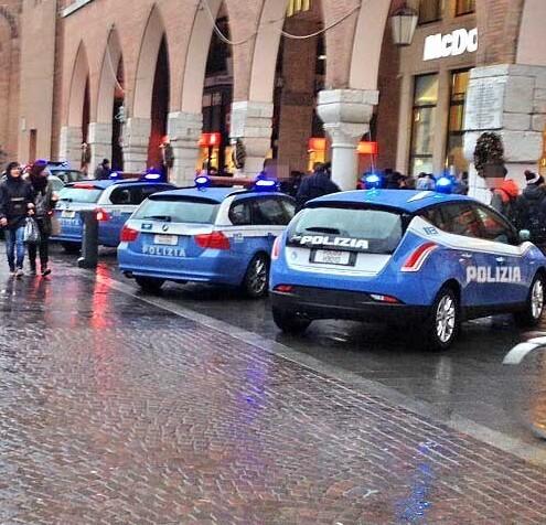 Ferrara, ubriachi e violenti in Galleria Matteotti - La Nuova Ferrara