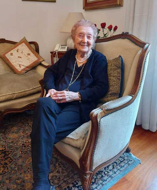 Festa per i 100 anni di Iolanda, la signora dell’“Ottica Moderna” - Il ...