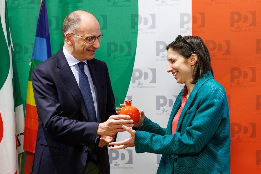 Pd. Elly Schlein gioca le sue carte Traballano le due capogruppo - Il ...