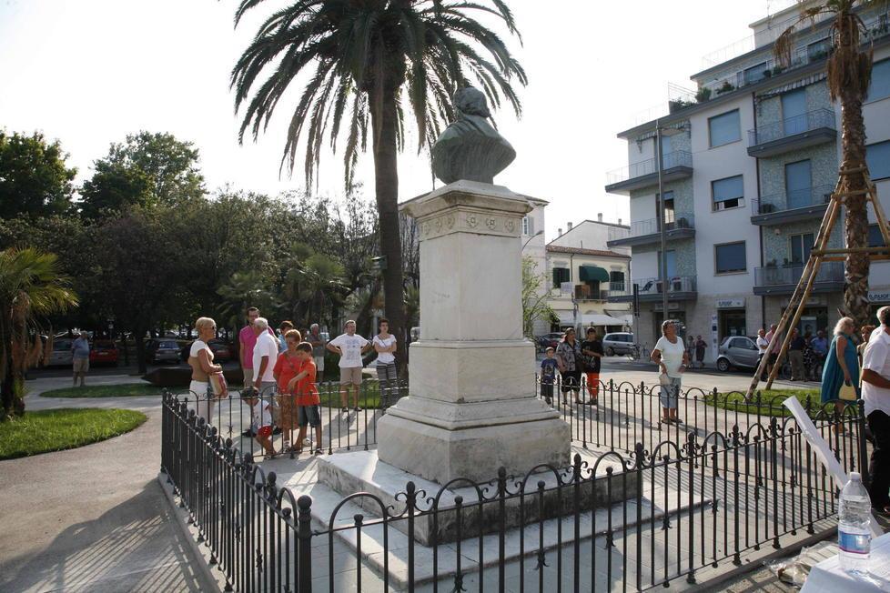 A Villa Paolina si ricordano i 120 anni del monumento a Shelley - Il ...