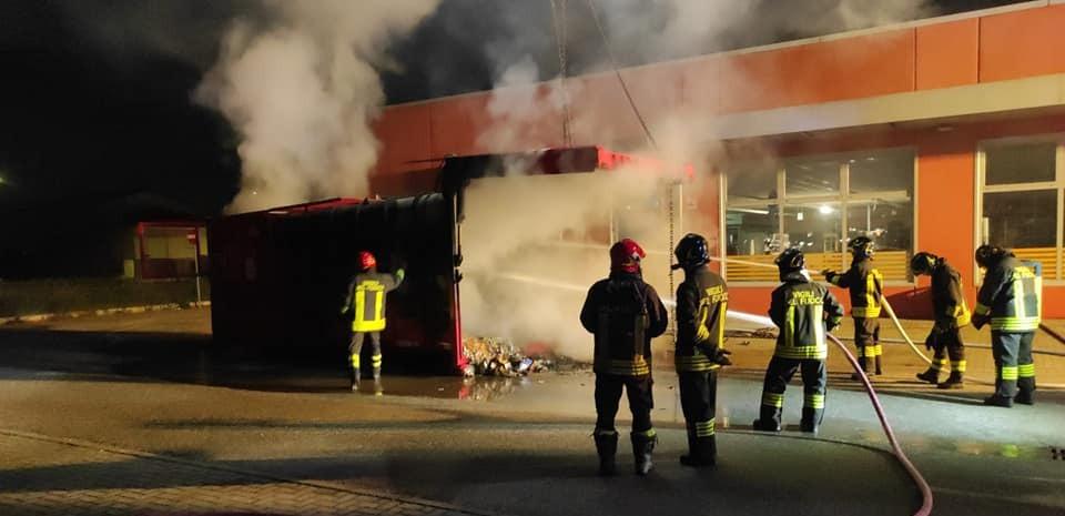Copparo. Paura per le fiamme al market La Nuova Ferrara
