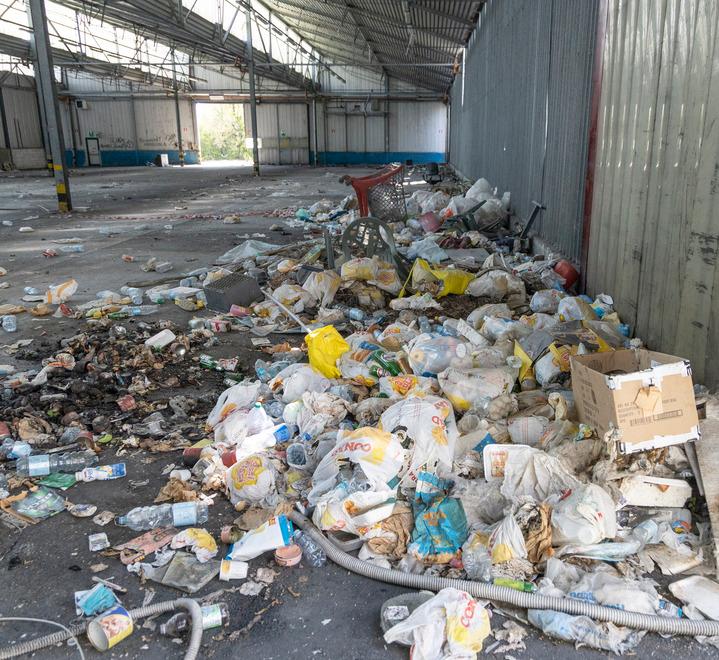 Modena. Terim, degrado senza fine Bivacchi e rifiuti ovunque - Gazzetta ...