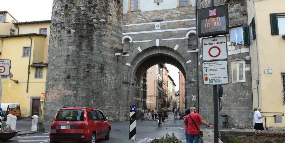 Lucca, telecamere anche in uscita contro i furbetti della Ztl - Il Tirreno