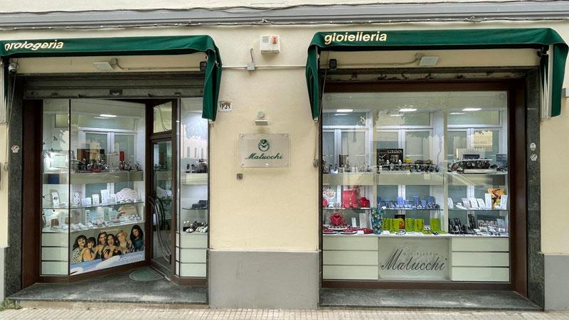 Follonica, colpo in gioielleria da 100mila euro: condannato l’ultimo ...