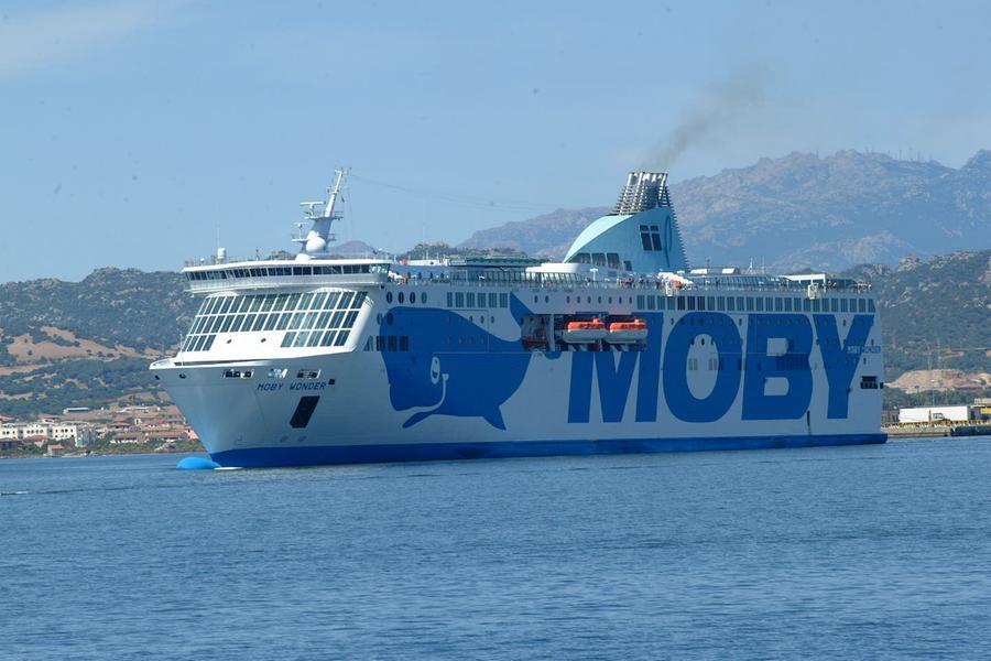 In avaria la Moby Wonder per Olbia, torna a Genova trainata dal ...