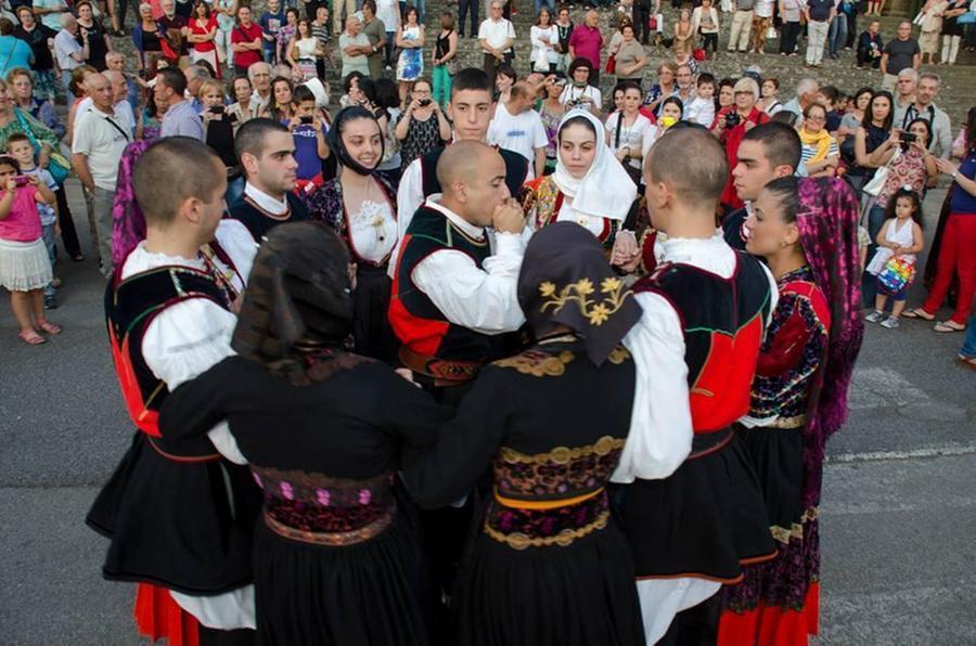 Orune capitale di “Poetas e emigrados” fa festa grande per due giorni ...